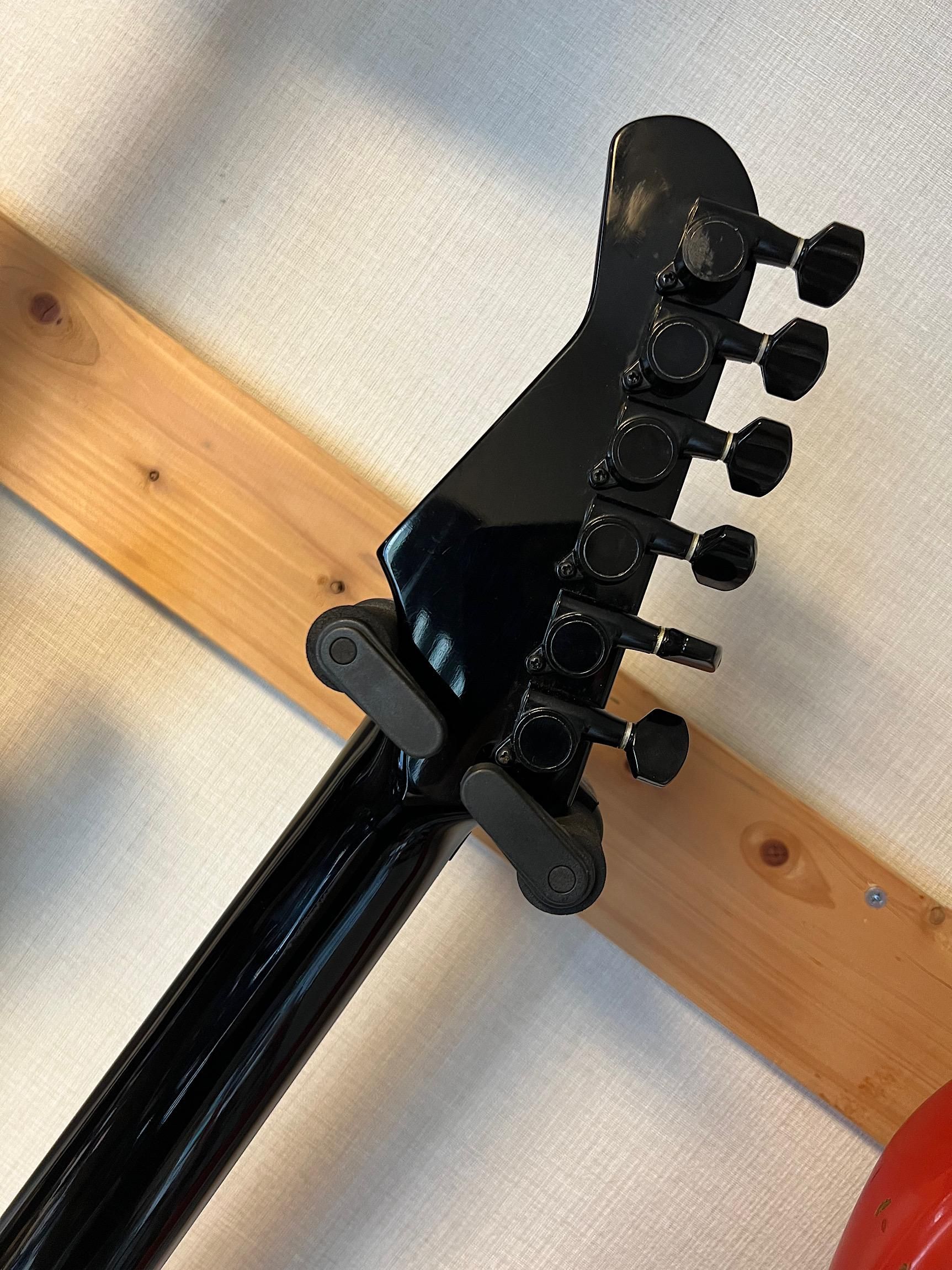 FERNANDES FR-55 80年代のリボルバーFR-55!小ぶりなボディに FERNANDES FR-55 80年代のリボルバーFR-55!小ぶりなボディに